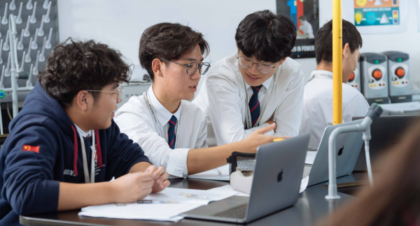 Equipping our students for a new human-machine frontier | Dulwich ...